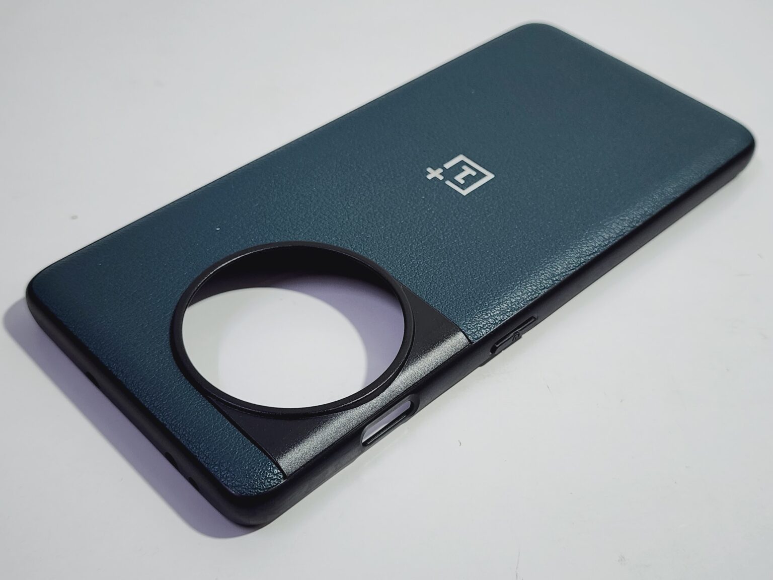 OnePlus 11R Premium Leather Finish Back Cover – BT Limited Edition Store