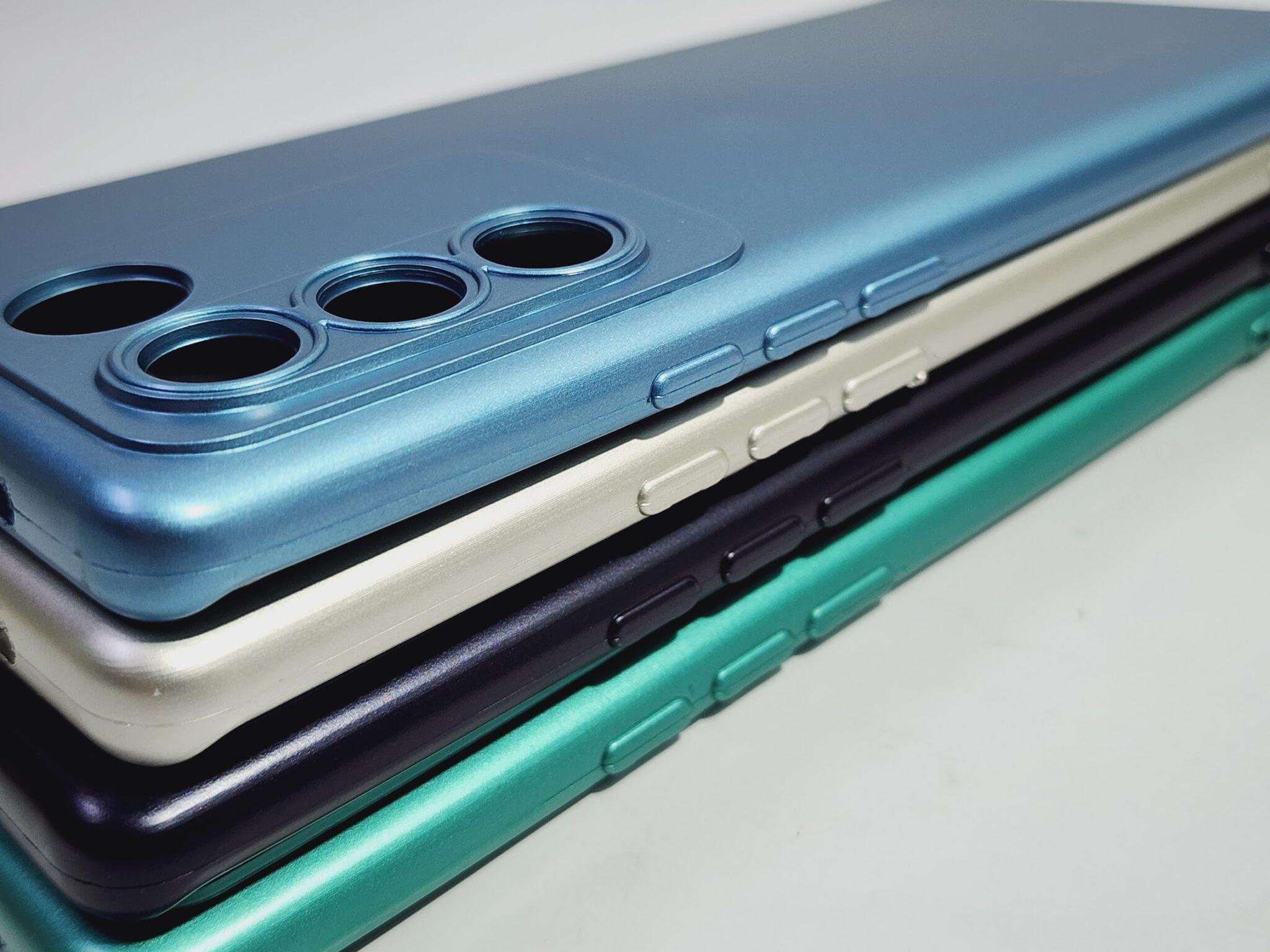 Vivo V27 & V27 Pro Metallic Finish Back Cover – BT Limited Edition Store