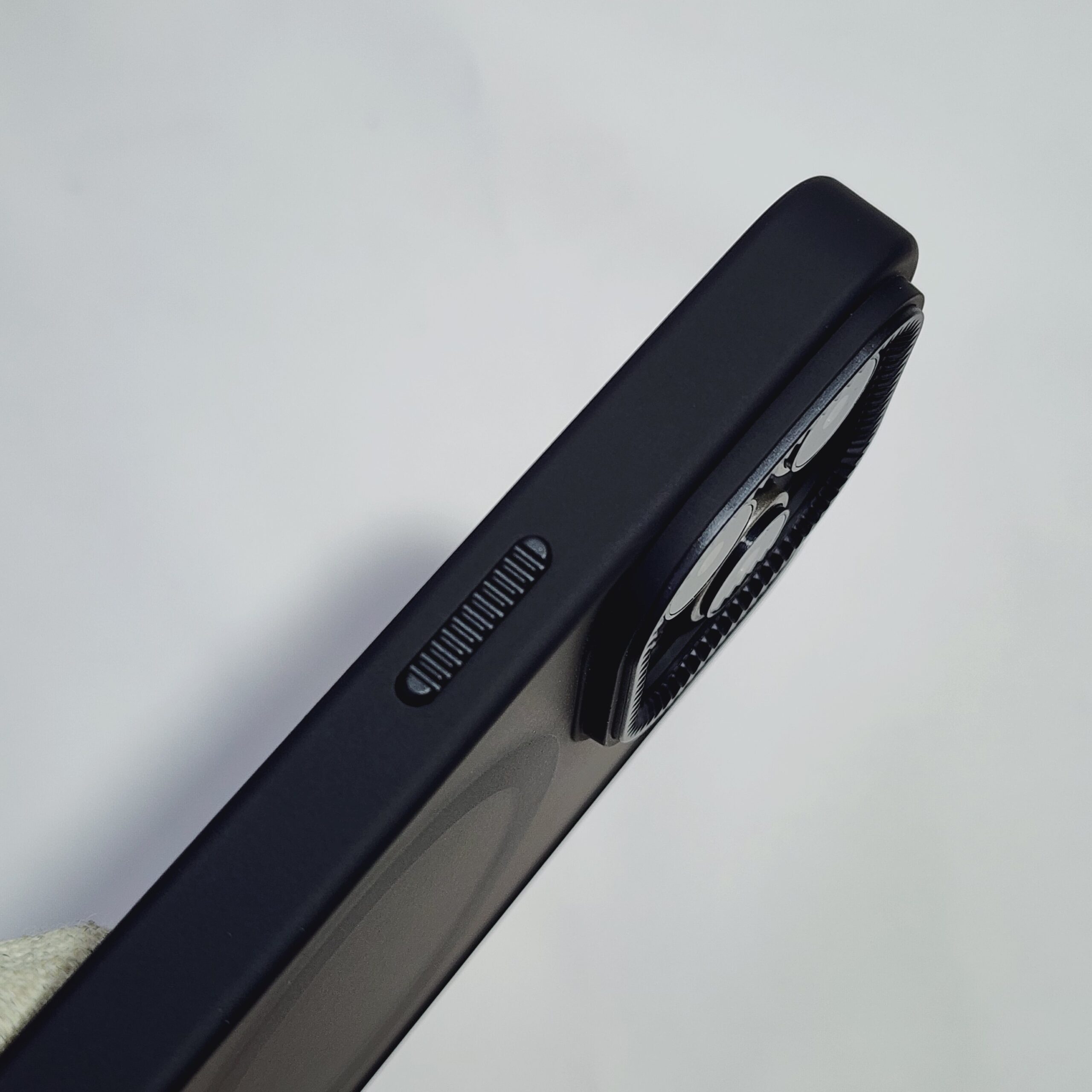 iPhone 15 Series Stylish ZigZac Matte Skin Back Cover – BT Limited ...